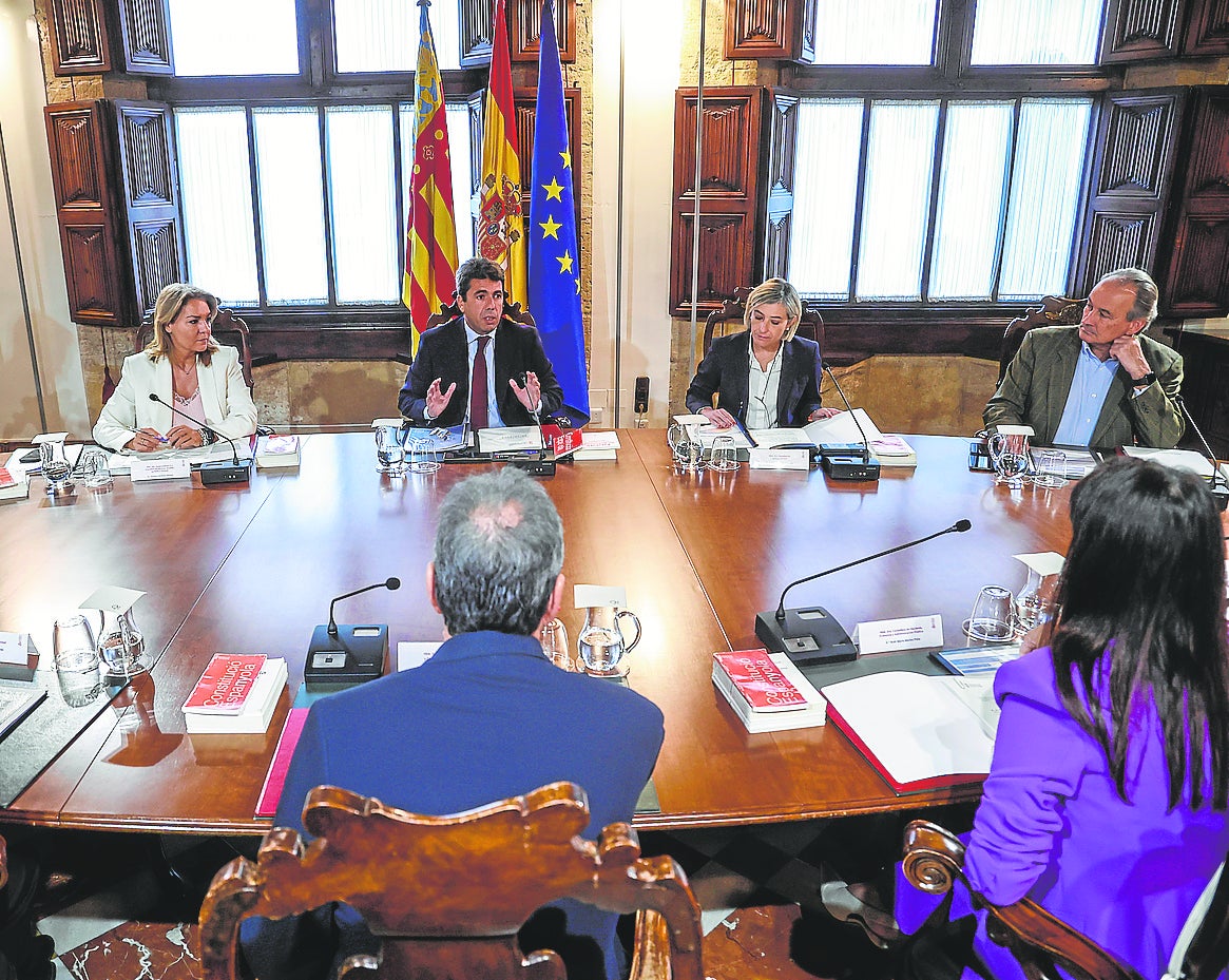 El Consell aprobará un decreto ley para suprimir las agencias fantasma | Las Provincias
